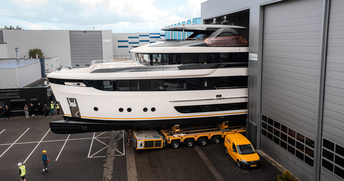 Van der Valk launches 35-metre superyacht named Lalabe | ilodka.com portal