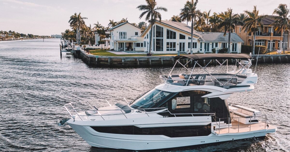 Galeon 400 Fly - description, price, specifications, photos, information | ilodka.com portal