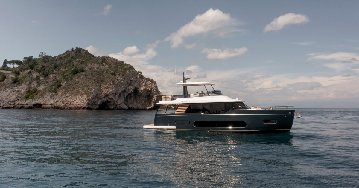 Azimut Magellano 60 - description, price, specifications, photos, information | ilodka.com portal