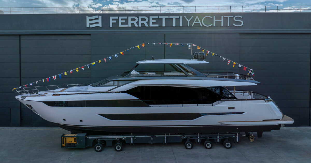 Ferretti Group спускает на воду первый корпус Ferretti Yachts 940 ...