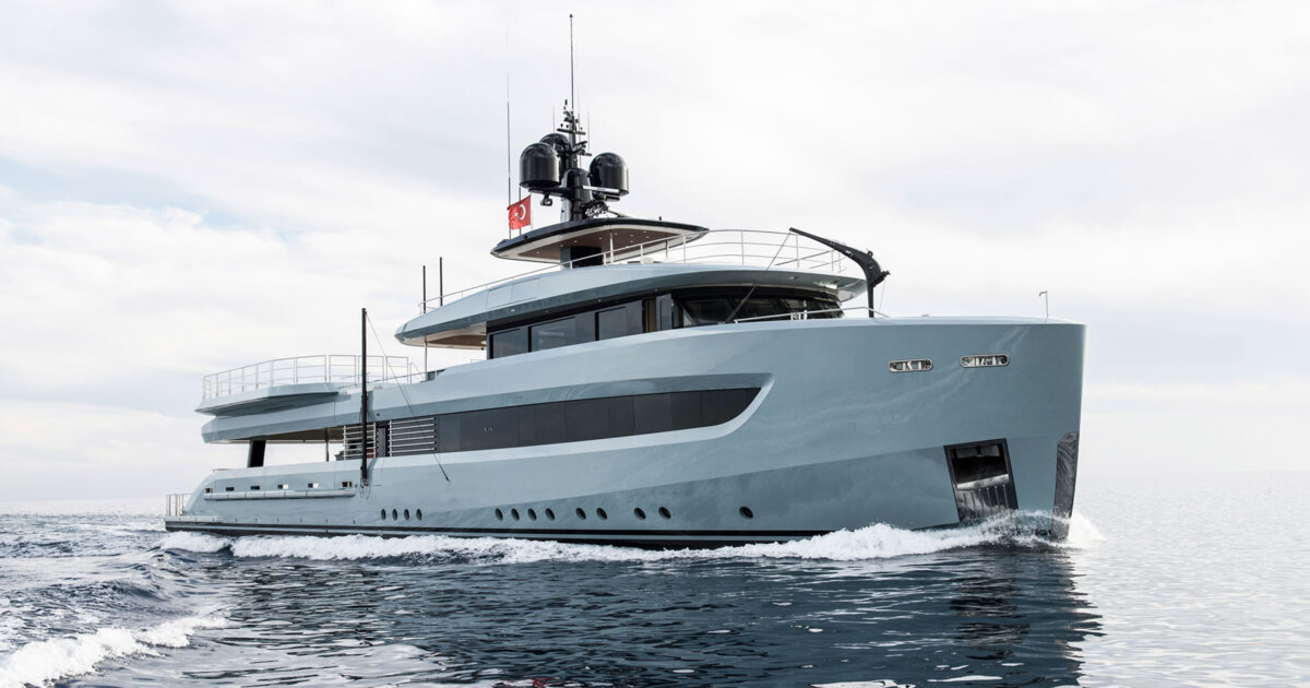 Limerence: from a support vessel to a practical superyacht | ilodka.com portal