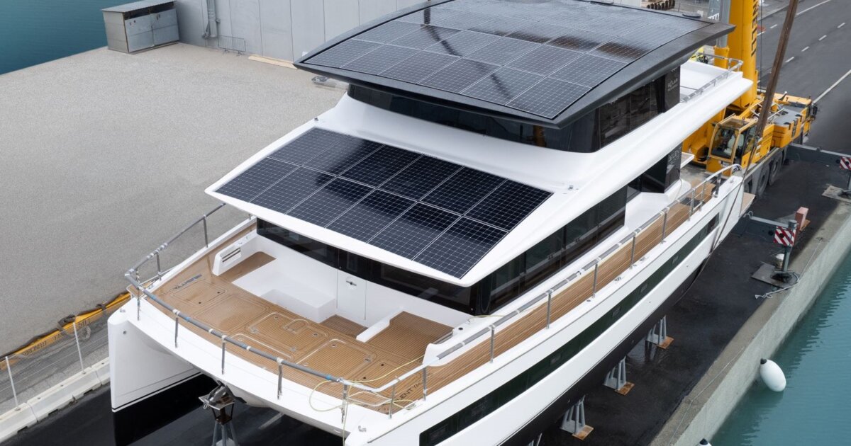 Silent Yachts launches new version of Silent62 3-Deck motor catamaran ...